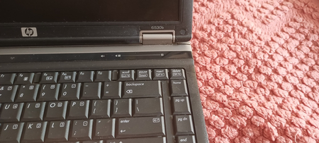 Продается ноутбук HP 6530b, не включается