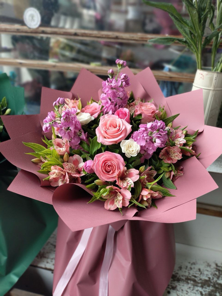 atirgul lola buket gullar arzon narx