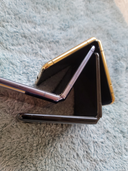 Samsung Galaxy Z Flip. Snapdragon 855. OzU 8/256 GB. Garantya bor