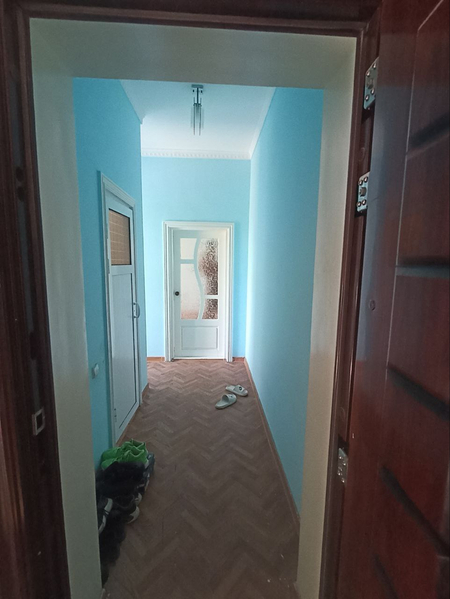 Горгазда бир хоналик квартира сотилади.