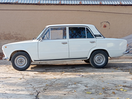 Vaz 21011 sotiladi holati ideal Benzinda