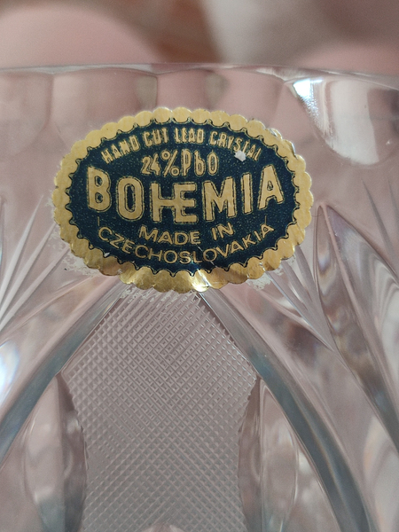 Продам вазу BOHEMIA