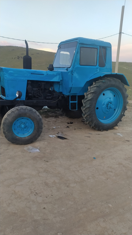 Traktor sotiladi