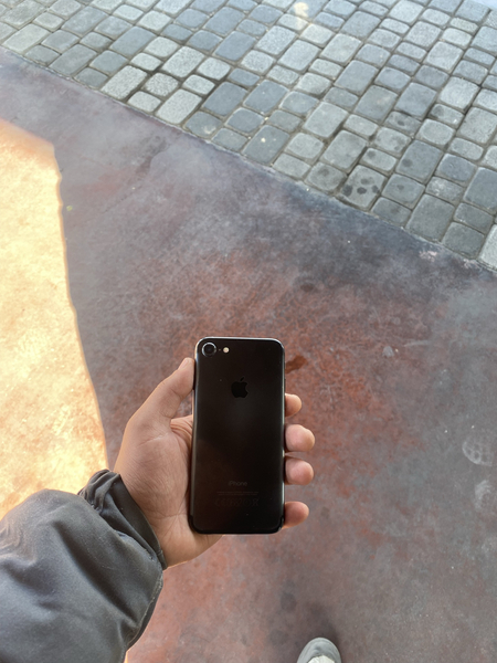 Iphone 7 сотилади срочно