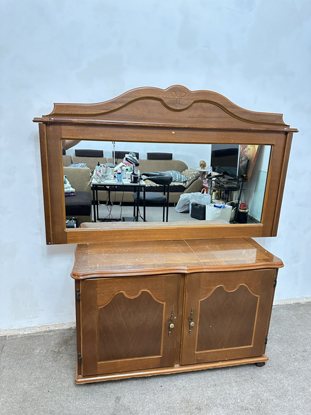 Комод с зеркалом из дерева