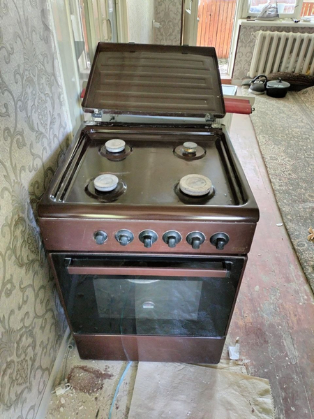 Продам газовую плиту, газ плитаси сотилади