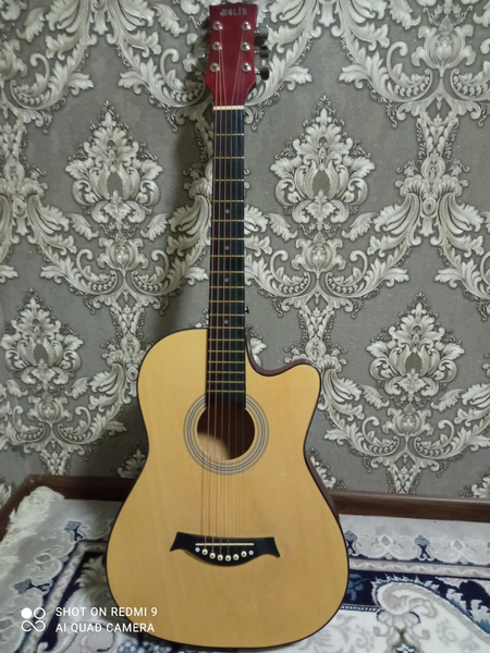 gitara akustikaa