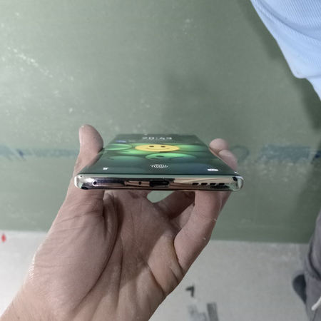 Juda zoʻr telefon