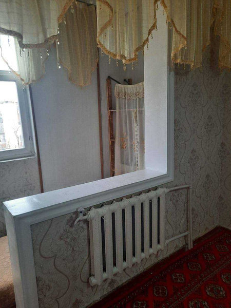 СРОЧНО !! Продается квартира в Яшнабаде 1/4/4 ( 33 кв/м ) Авиасозлар 4