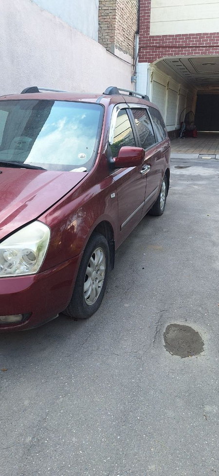 Kia karnival sotiladi