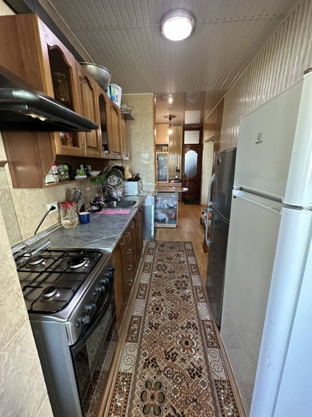Продам квартиру 2/4/4 на Буз 2 77-серия