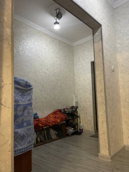 Срочно продается квартира
Сергели 5.  109 дом.  11 квартира