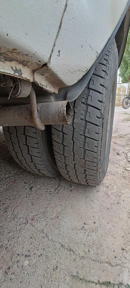 Gazel sotilati.holati òrta.yurib turgan mashina.