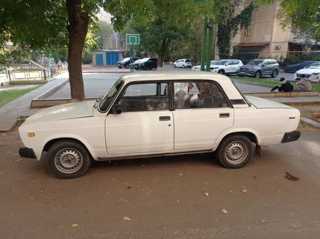Ваз 2107 сотилади 1993 йил холоти зўр