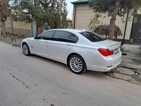 BMW 750 long 4.4 Tvin Turbo