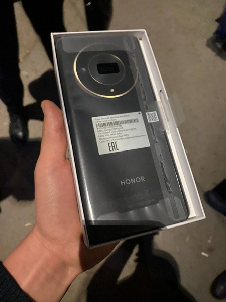 Sotiladi srochna Honor X9b 12/256 holati yangi