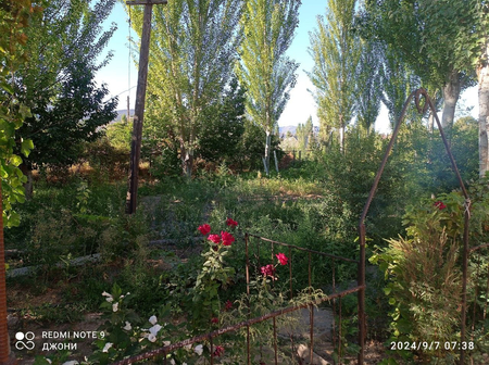 Uy sotiladi dacha uchun qulay bochkaga yaqin joyda 15 mintli yol