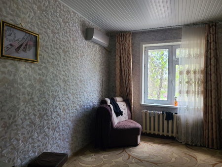 Срочно продаётся большая высокопотолочная 3× комнатная квартира.