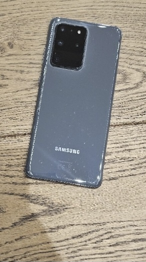 Срочно Продаётся Samsung S20ultra в идеальном состоянии,можно и обмен.