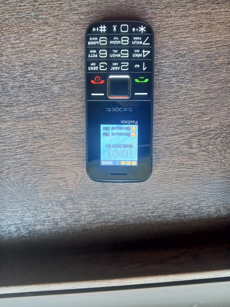 Texno telefon sotiladi