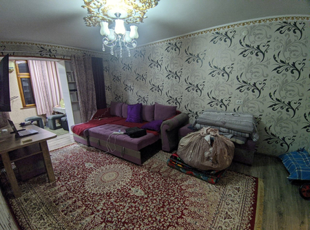 Kvartiraga odam olinadi. Ищем соседа в квартиру.