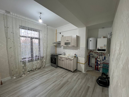 Arenda Qora qamish 1/4 novastroyka 3 xona mebelsiz uzoq muddatga