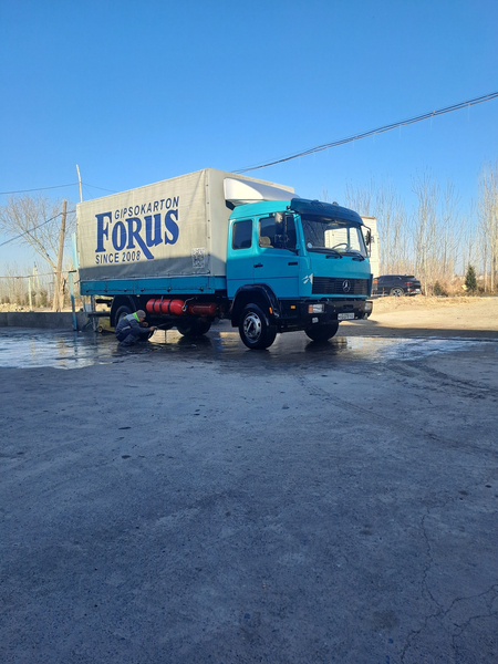Mersedes-Benz 1324