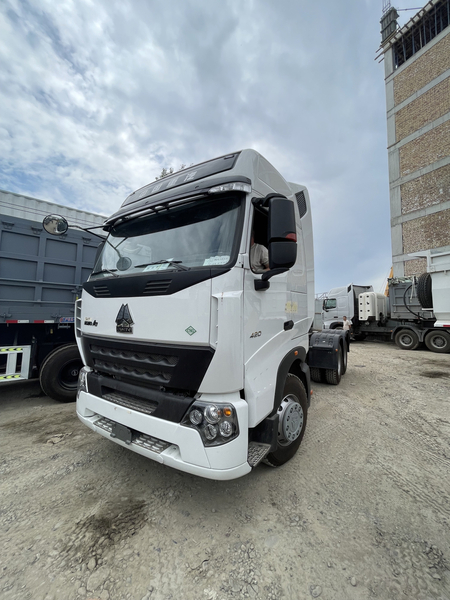 HOWO A7 тягач газовый