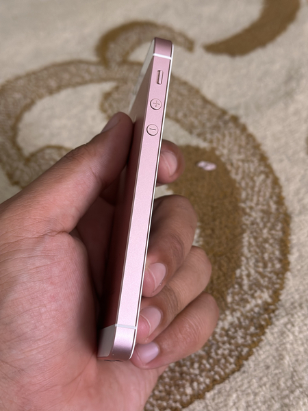 iPhone se rose gold 128Gb