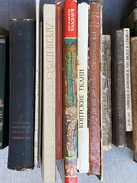 Книги, художественная и специальная литература