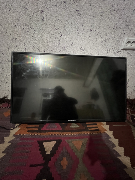 Rosso telvizori sotiladi ekrani singan razmeri 43