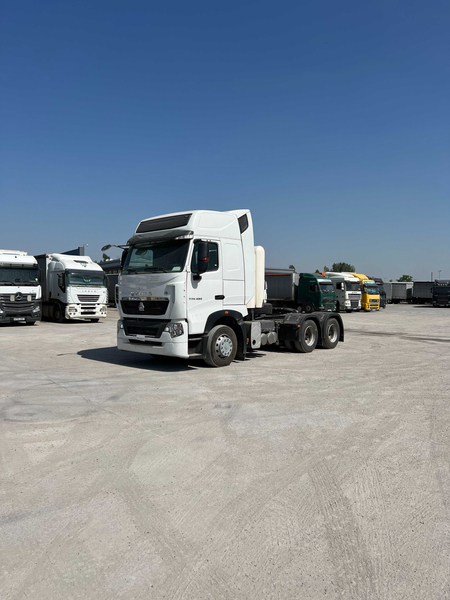 Тягач Howo T7 6x4 CNG газовый на метане, подушка, AMT 
В Наличии
