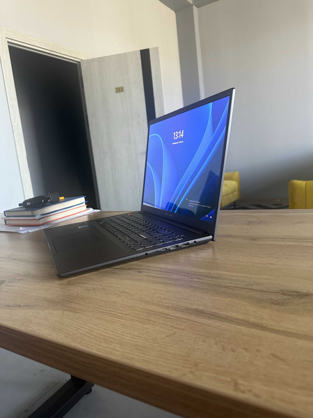 Asus Vivobook 17 OLED CPU Rythen 7 5800H GPU RTX 3050