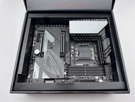 Материнска Плата Asus ROG Z790 Maximus DARK Hero Полный Комплект