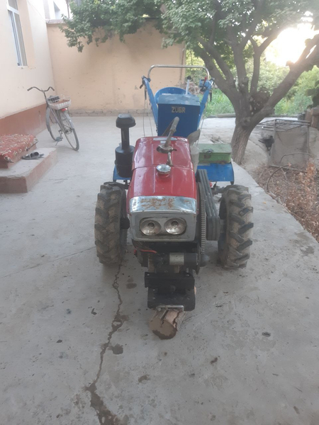 Zubr traktor sotiladi.holati yaxshi hamma  narsasi ishlaydi  aloqaga c