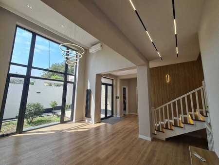 Продается Евро дом Центр Луначарский  540м2