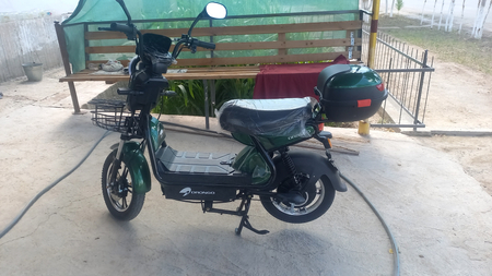 Elektro skutter baxasi kelsmli 80 km juredi 1 zaryat bn tezligi 50 km