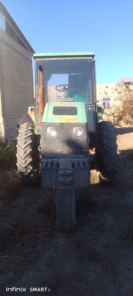 Traktor sotiladi