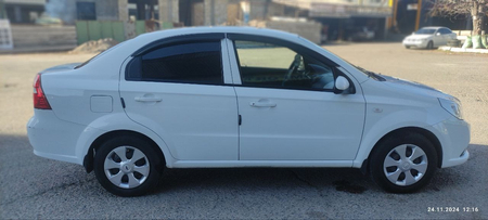 Nexia 3 bir qo\\\'l top toza
