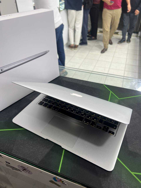 MacBook Air (2015) Core i5 SSD 128GB/4GB Состояния идеал как новый