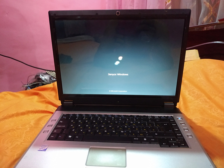 Roverbook v516WH