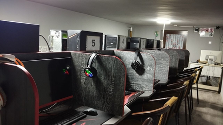 GAME CLUB  12ta PC + 1 admin

GAME CLUB  14ta PC + admi