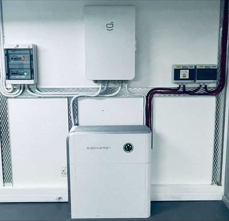 SIGENERGY inverter 5-25kW, SIGENERGY  battery 5-8kW IP66 DC, AC charge