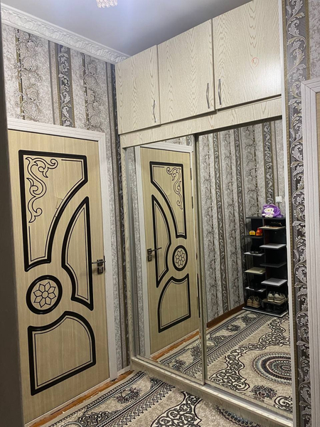 Чирчик шахар Троискида квартира сотилади 2 хона