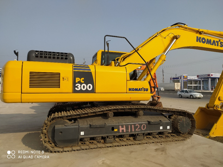 Новый гусеничный экскаватор KOMATSU