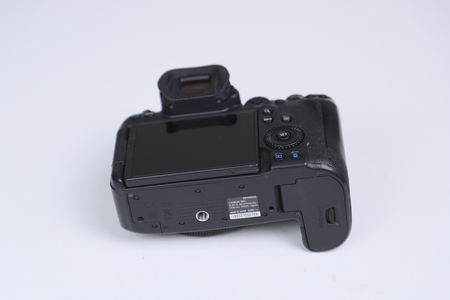 Canon R6 Sotiladi!