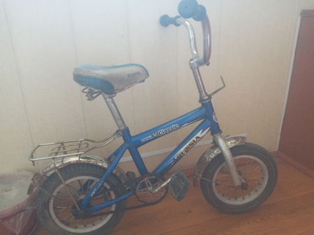 Bolalar velosipedi sotiladi