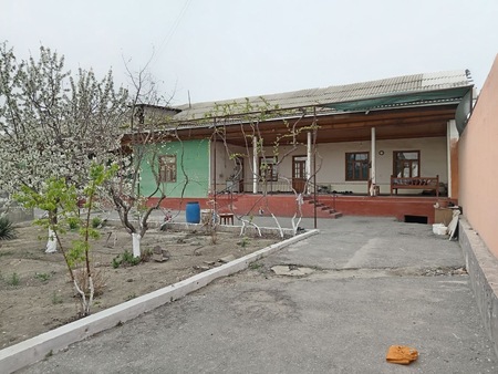 Сирочно сотилади уй