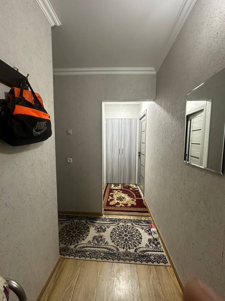 Chirchiq shahri 8 mikrarayonda 2 xonali 2 etaj ijaraga qòyiladi