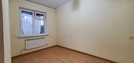 Продаётся квартира массив Феруза ЭКО базар 2/1/4 крепче